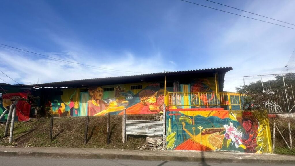 Colores de la Perla, una explosión de arte y comunidad que transforma ...