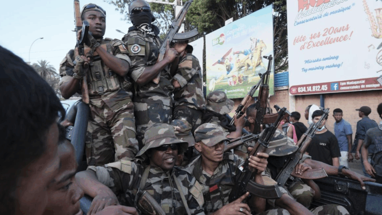 Una unidad militar rebelde anuncia la toma del poder en Madagascar - El ...